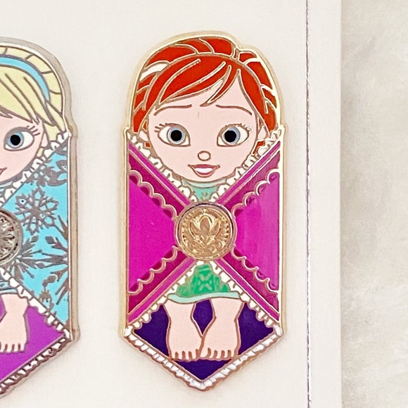 Disney | Jewelry | Disney Parks Trading Pins Frozen Anna And Elsa ...